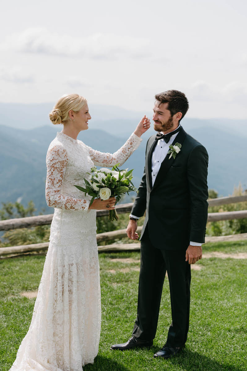 A Magical Wintergreen Resort Wedding - eilishbailey.com